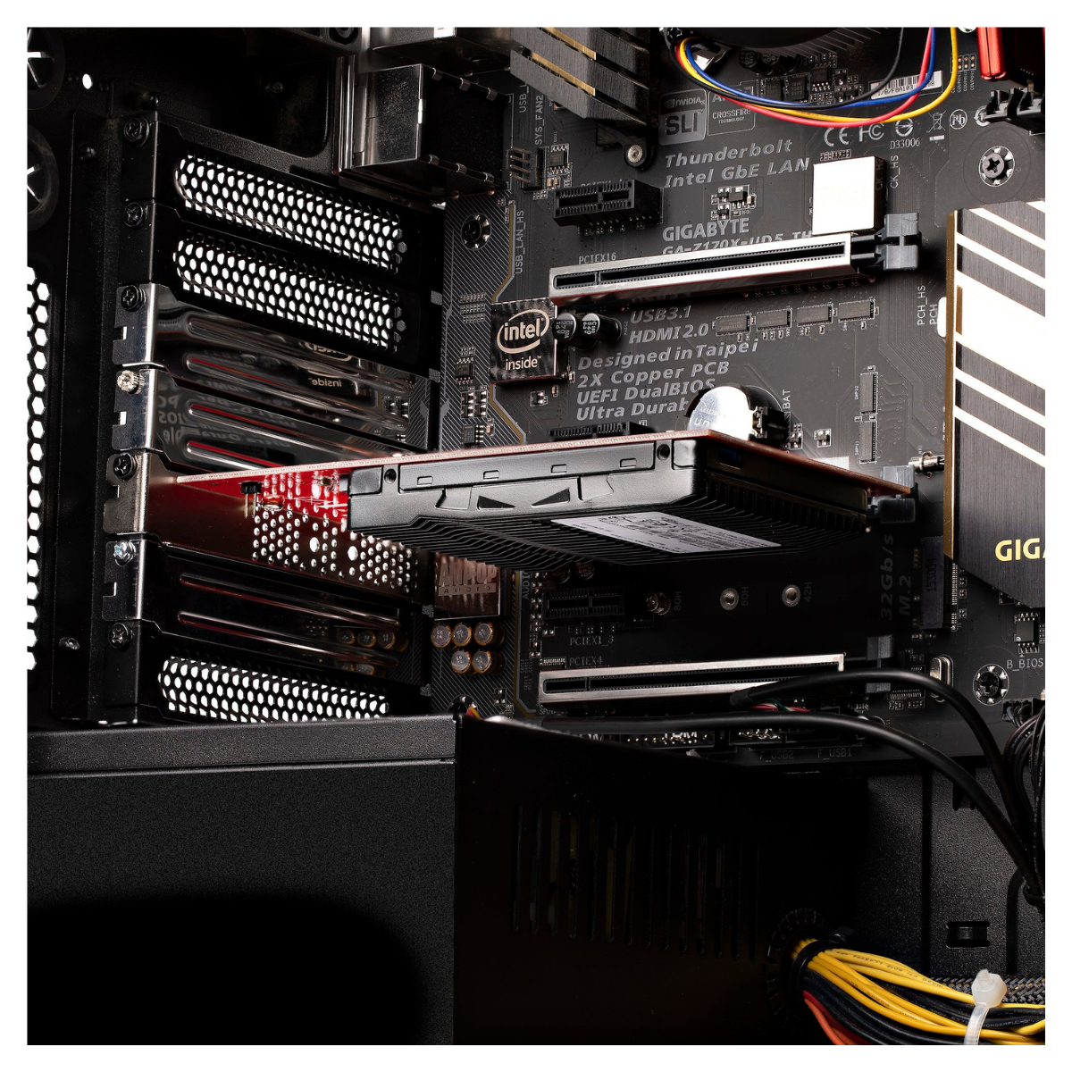 StarTech 2.5" U.3 to PCIe 4.0 Adapter Card - PEX4SFF8639U3 | Mwave