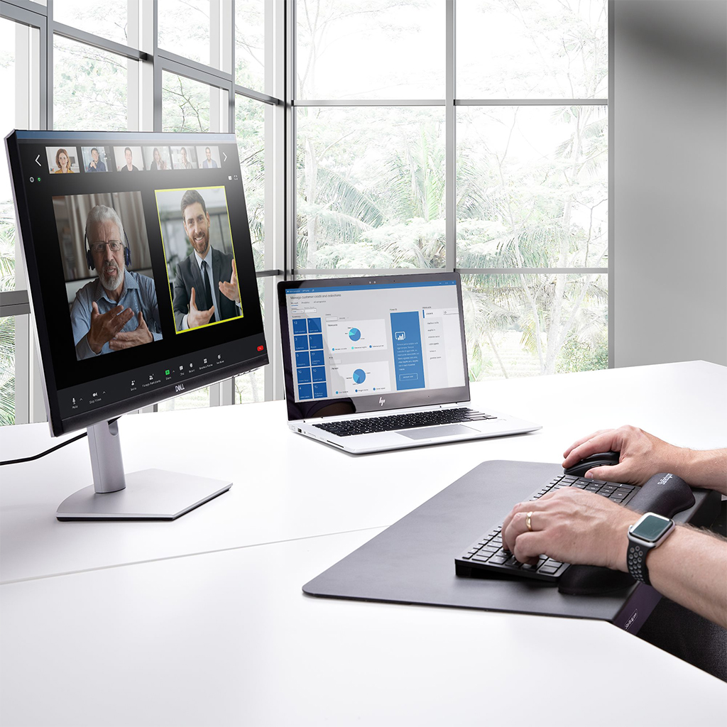 StarTech Clamp-On Steel Desk Corner Sleeve for L-Shaped/Corner Desk ...