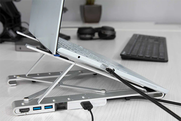 Targus Portable Laptop Stand with Integrated Multiport Dock ...