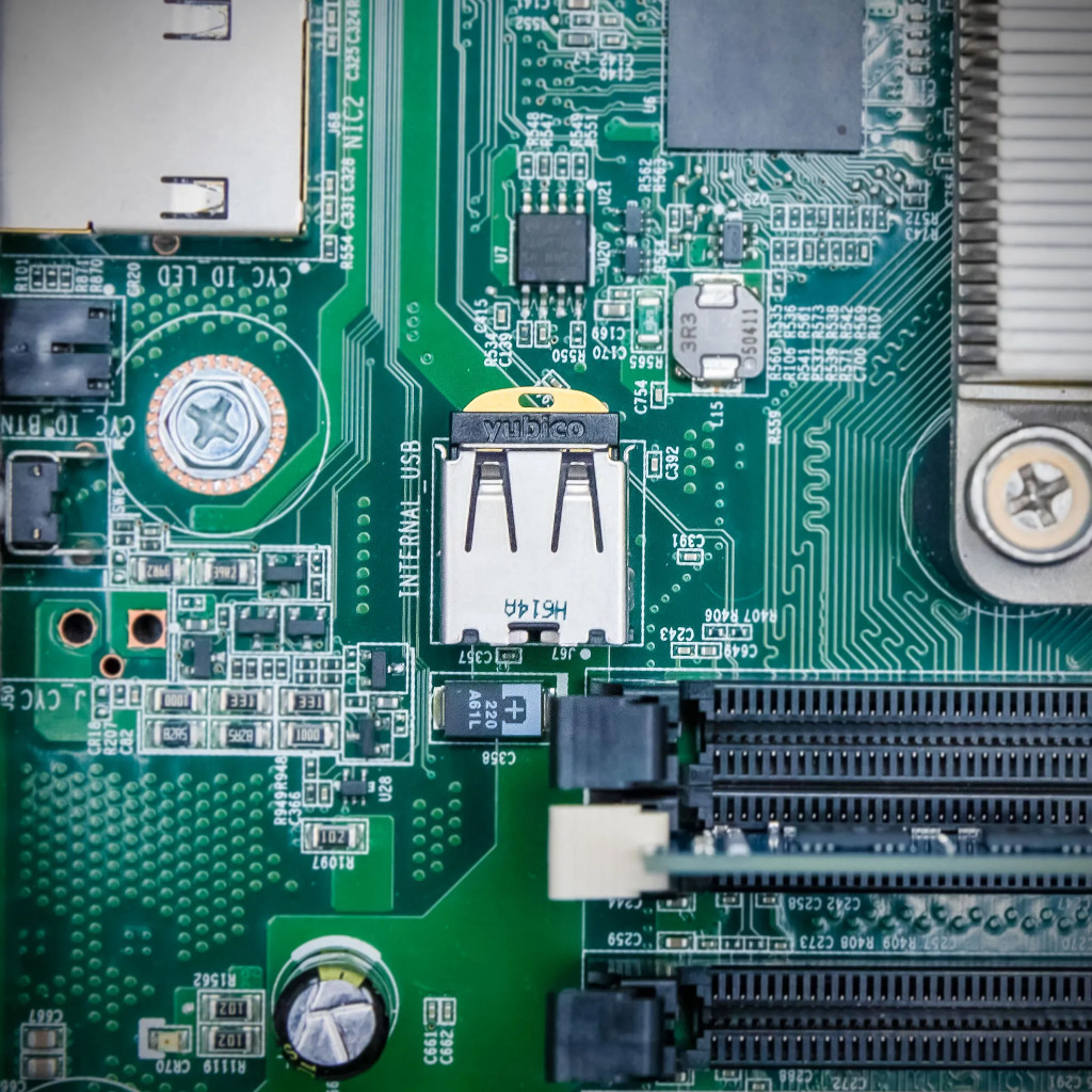 Yubico Yubihsm V2.2 FIPS Security Key Authenticator - 5060408464557 | Mwave